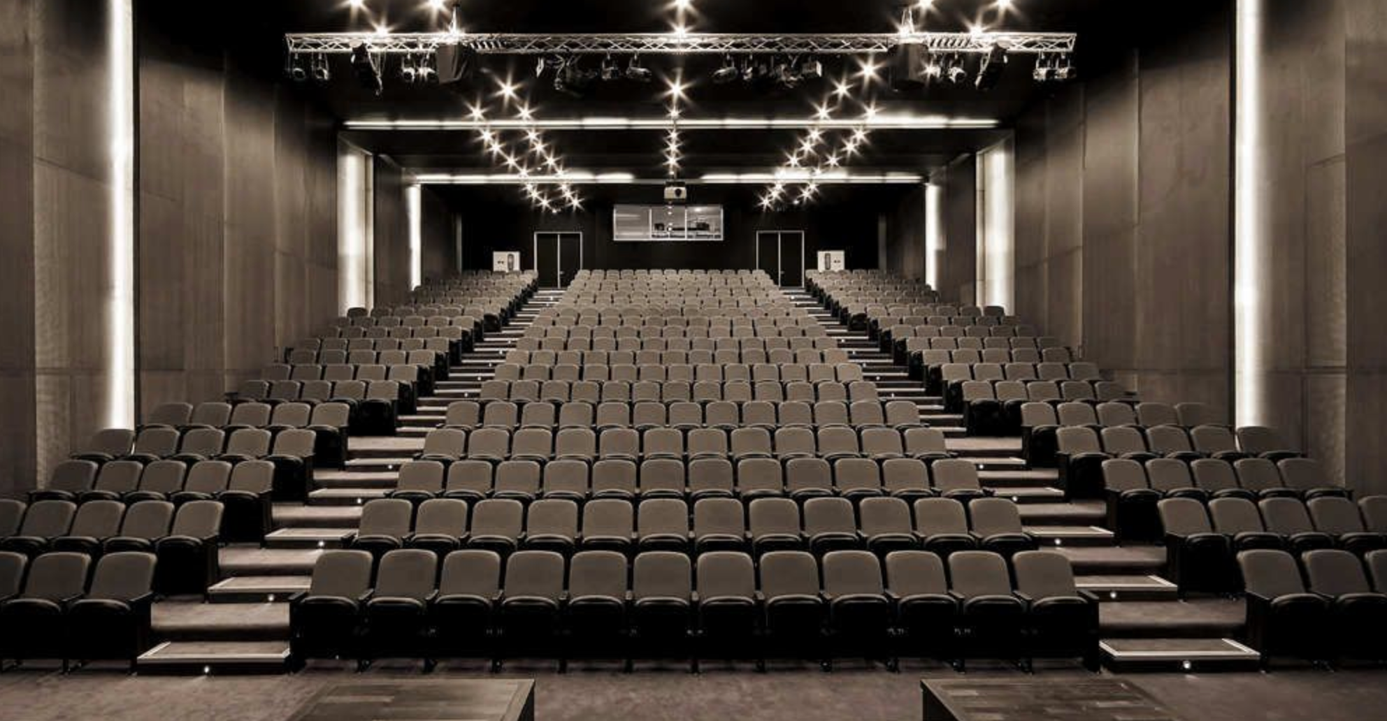 Theater Seating: Designing Spaces for Comfort and Engagement